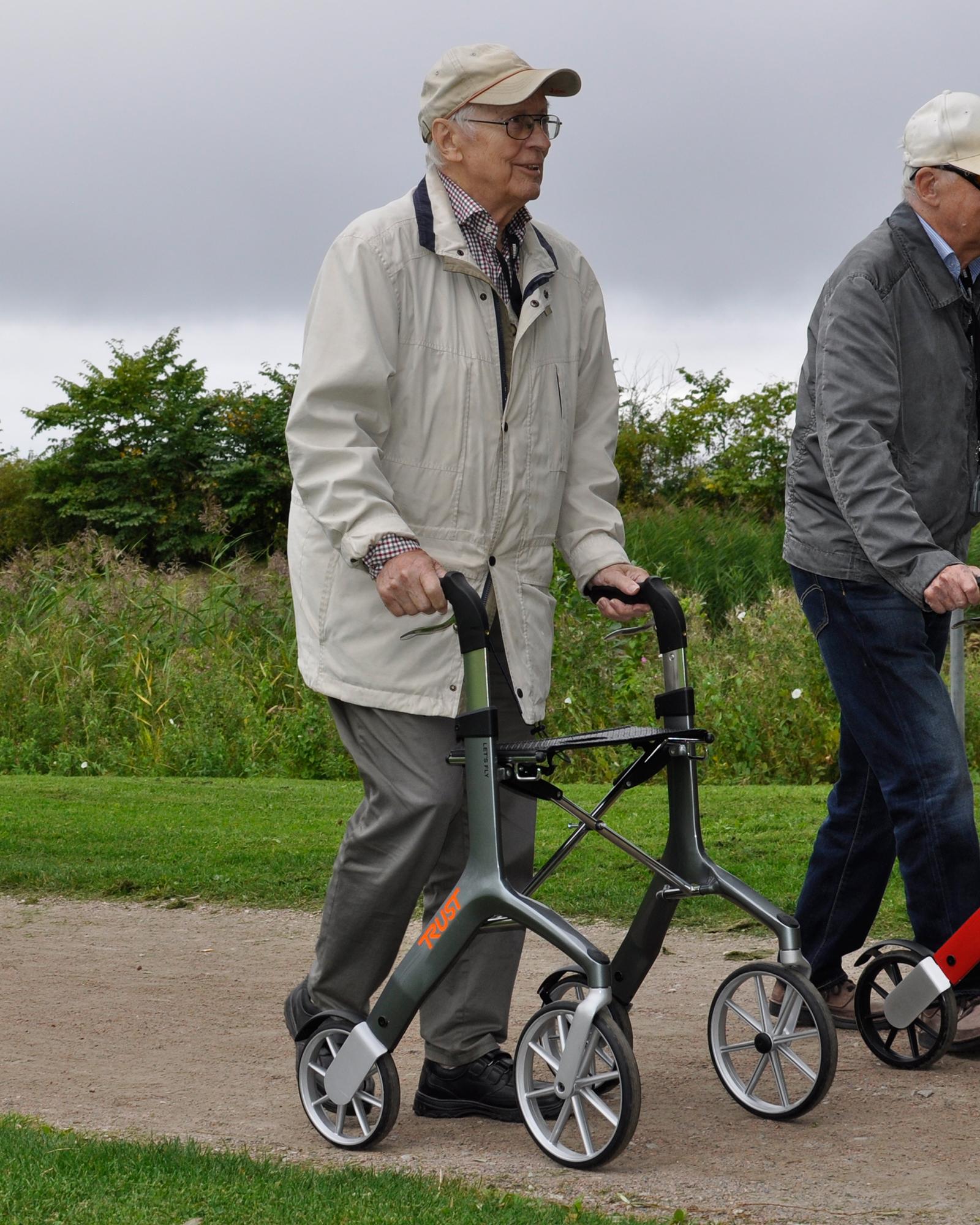 Trust Care Let's Fly rullator 1 stk - Apotek 1